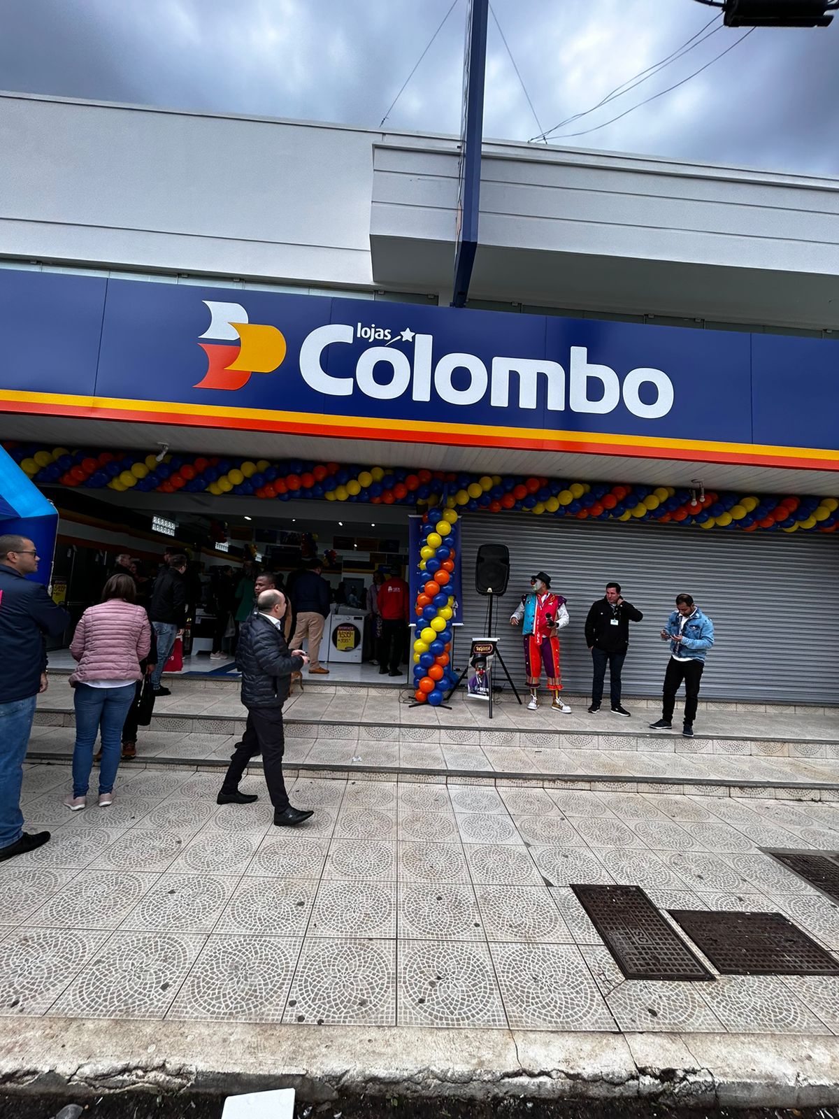 Lojas Colombo inaugura filial no centro de Campos Novos - Jornal O Celeiro
