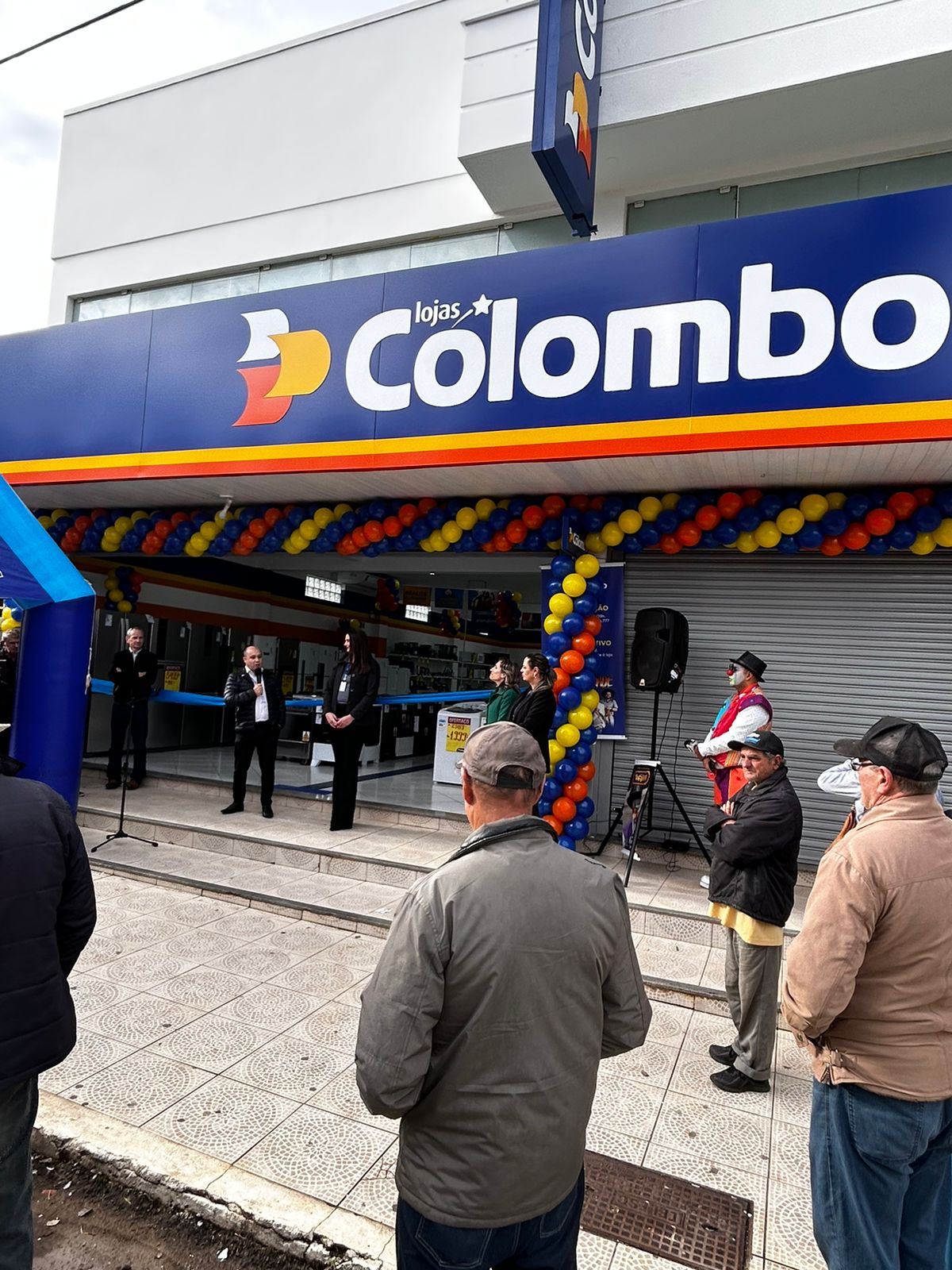 Lojas Colombo inaugura filial no centro de Campos Novos - Jornal O Celeiro